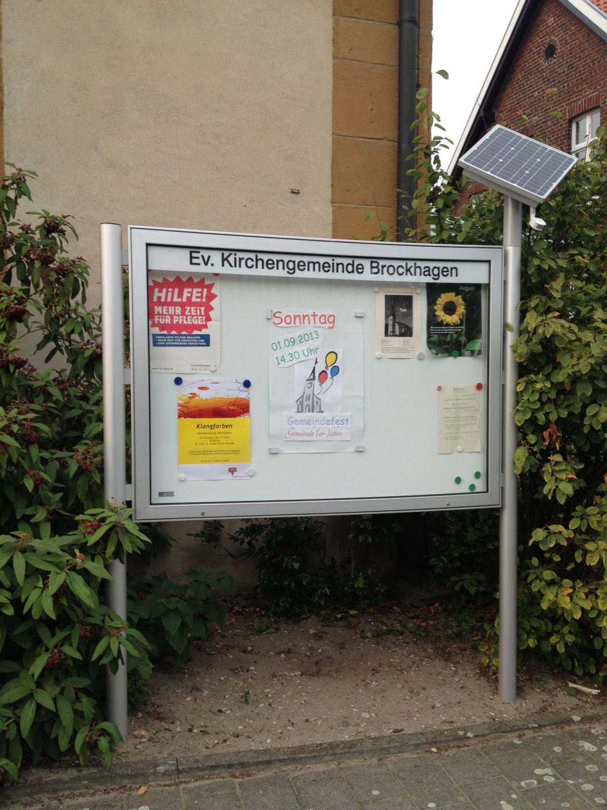 Illuminated Vitrum Display Cases: Solar Display Case